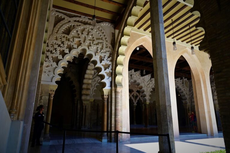 Palacio de la Aljafería: un monumento testigo de la arquitectura ...